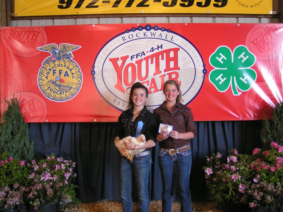 Shelby Rowe celebrates Grand Champion Broilers win – Blue Ribbon News