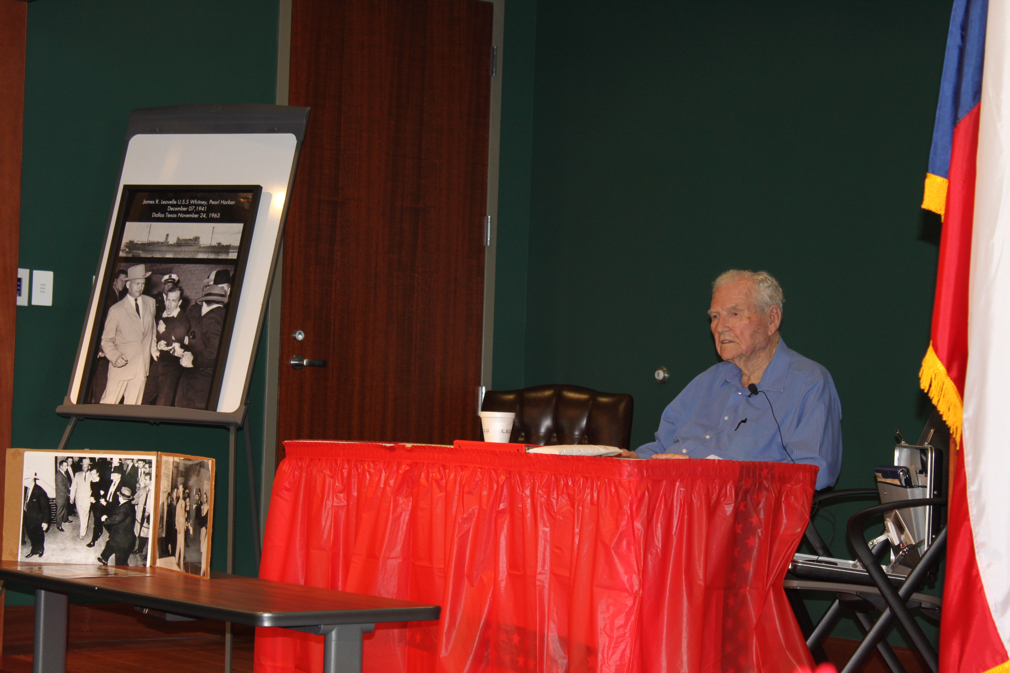 Legendary Dallas police detective speaks about Oswald shooting – Blue ...