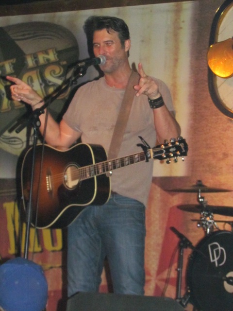 Deryl Dodd, Southern Junction welcome ‘Dinner Winners’ blind social ...