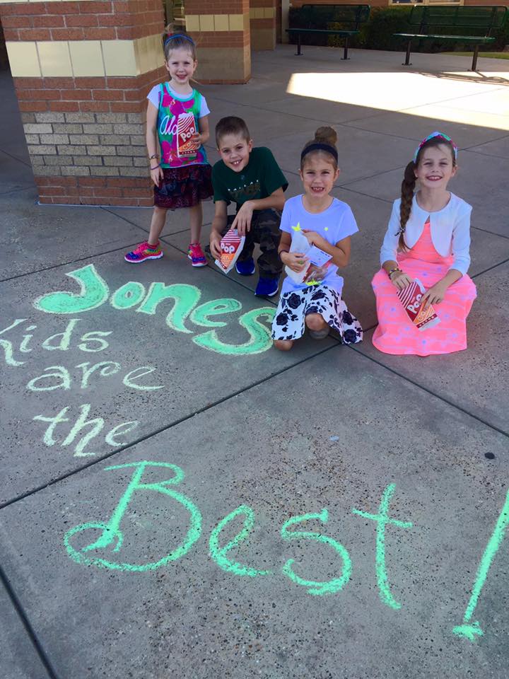 Jones Elementary students ‘meet the teacher’ – Blue Ribbon News