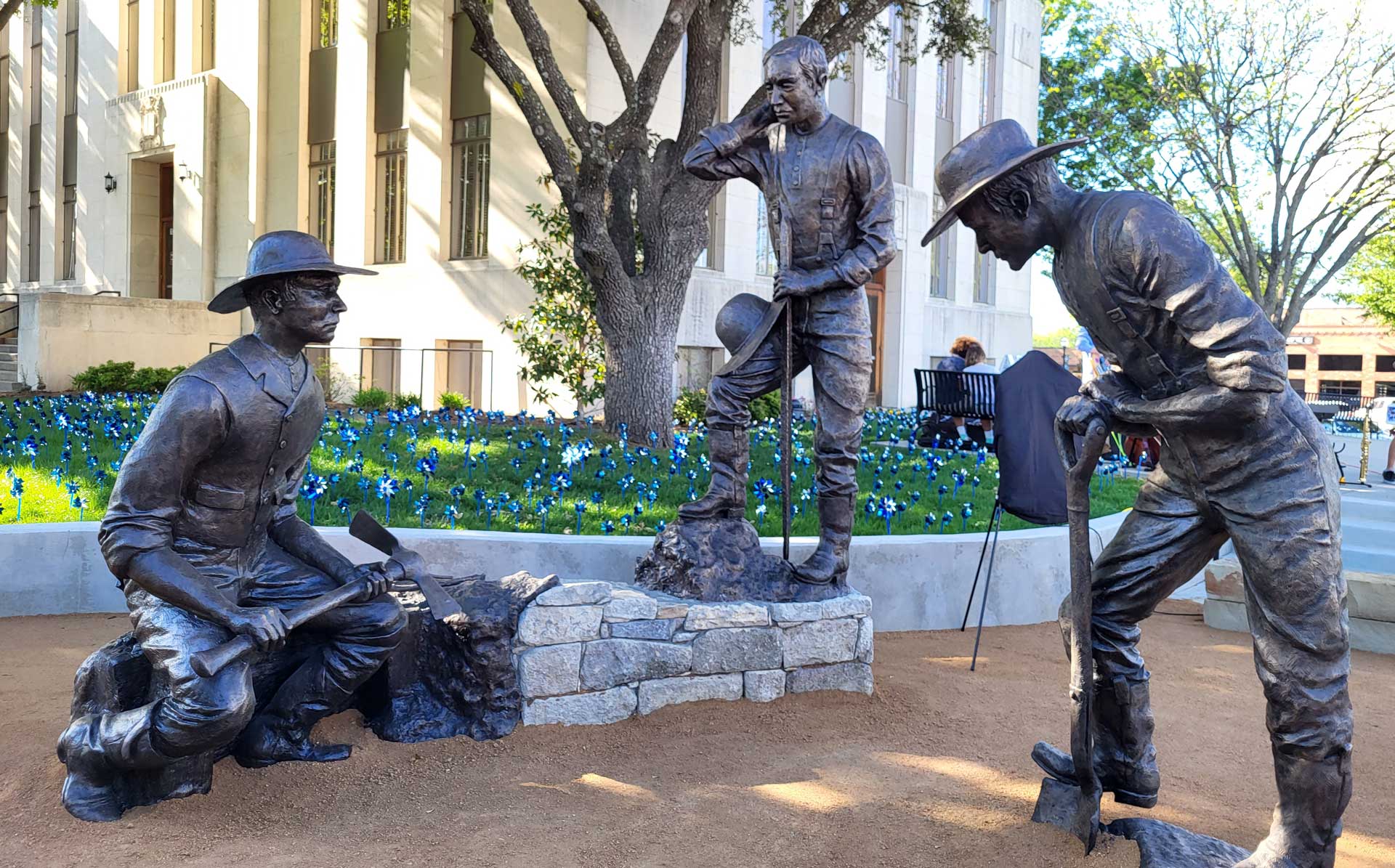 City of Rockwall Dedicates Discovery Statue in Downtown Rockwall Square ...