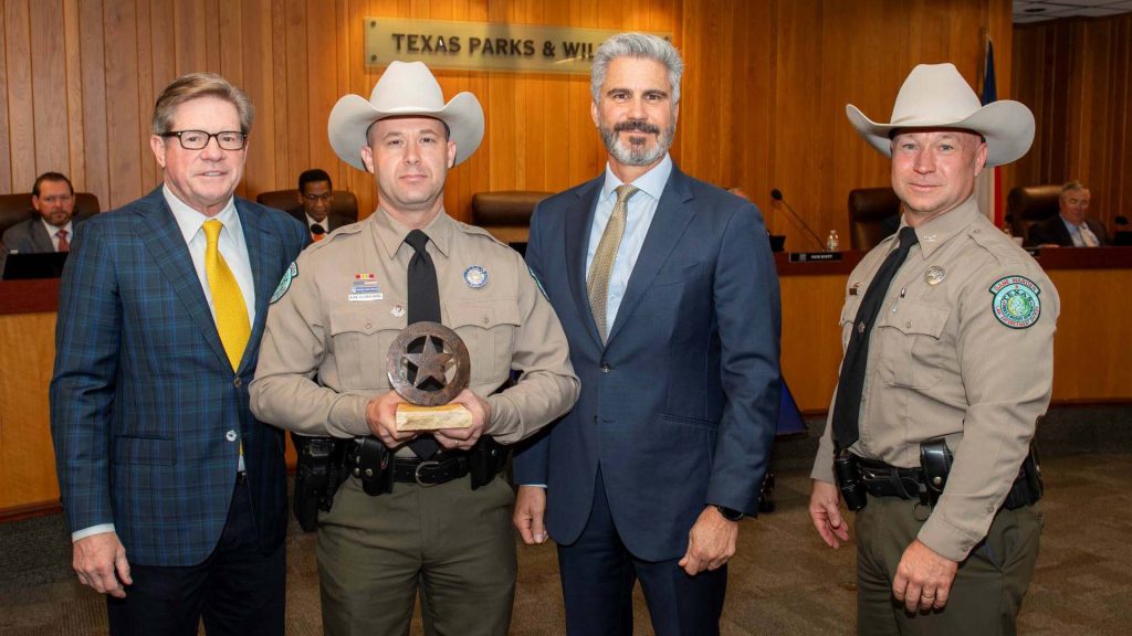 Two Texas Game Wardens recognized by TPW Commission – Blue Ribbon News